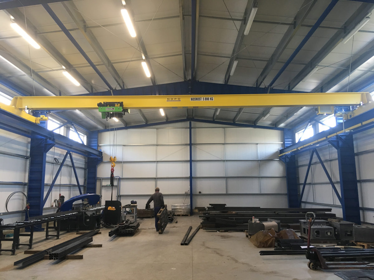 Produktionshalle mit Kran, Tschechische Republik - Borga