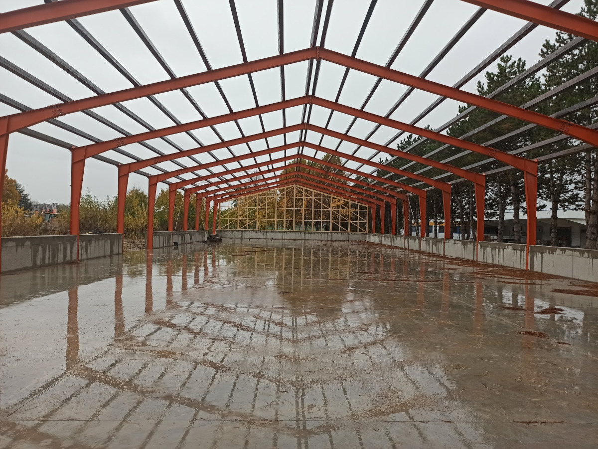 Sanierung der Wandverkleidung und Dacheindeckung einer Lagerhalle ...